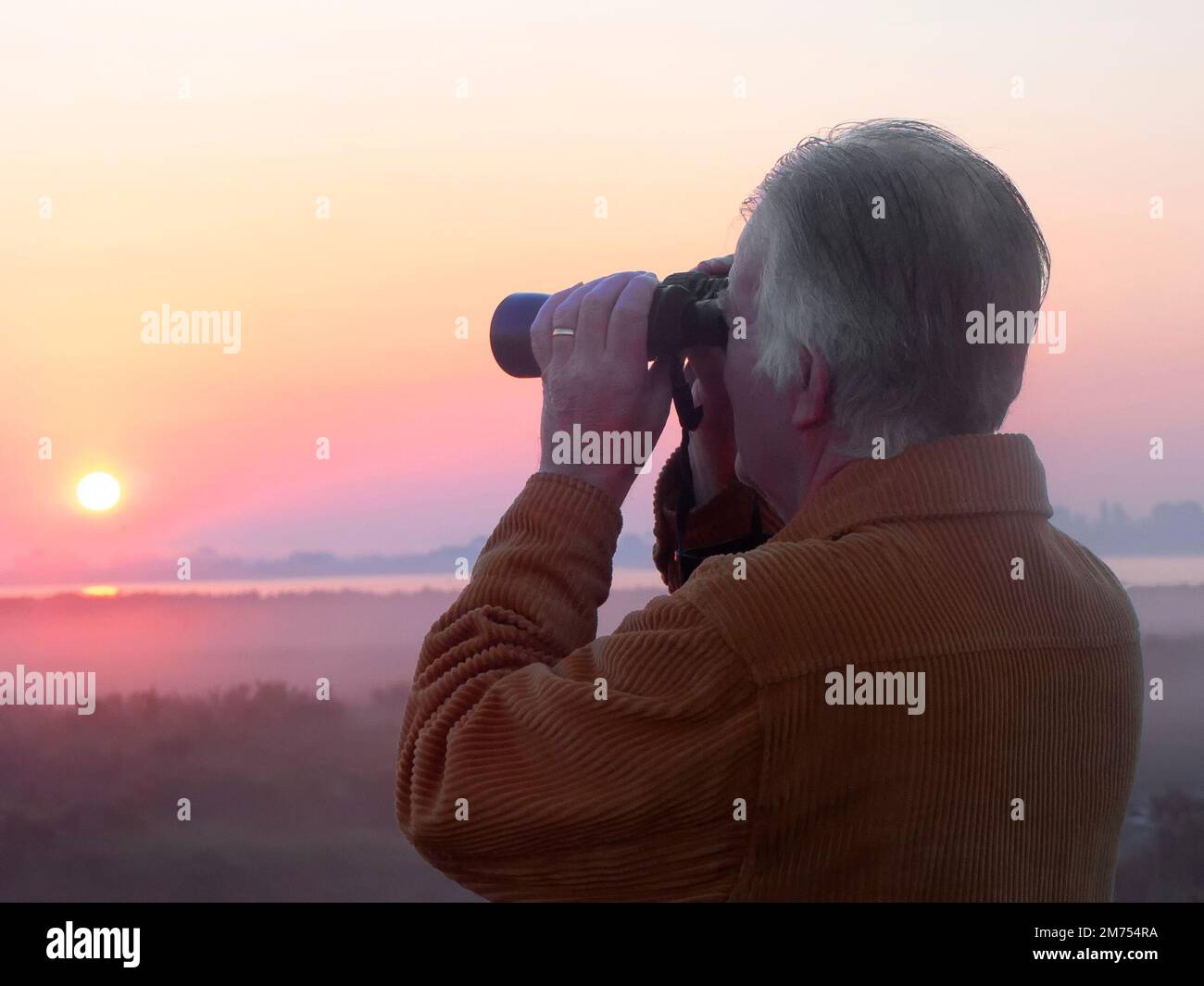 English coast bird watching low tide hi-res stock photography and ...