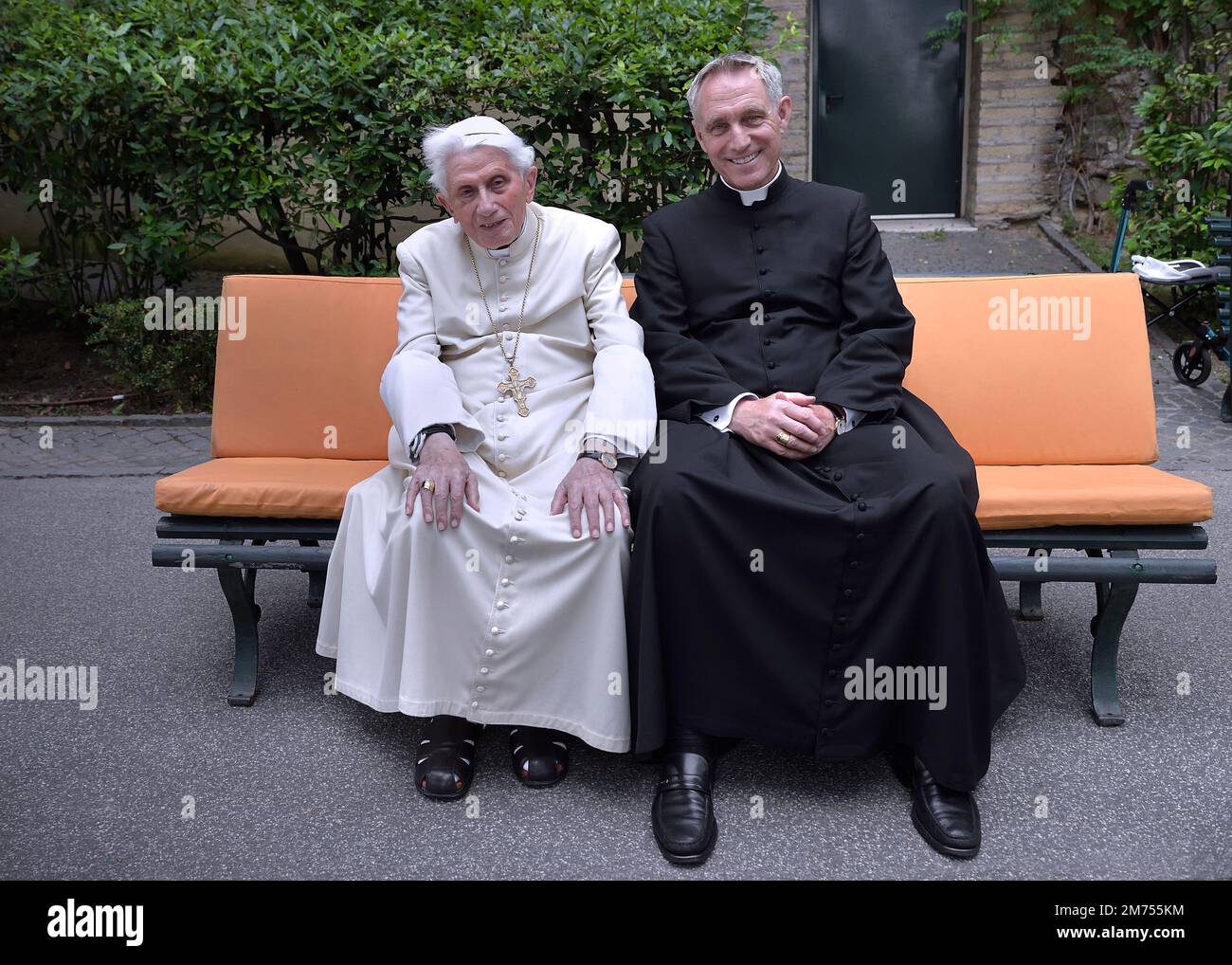 Pope emeritus benedict xvi monsignor georg gaenswein hi-res stock ...