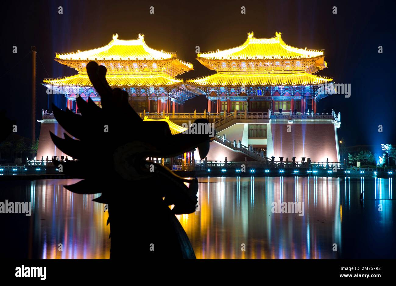 Qingming Riverside Landscape Garden in Kaifeng city Stock Photo - Alamy