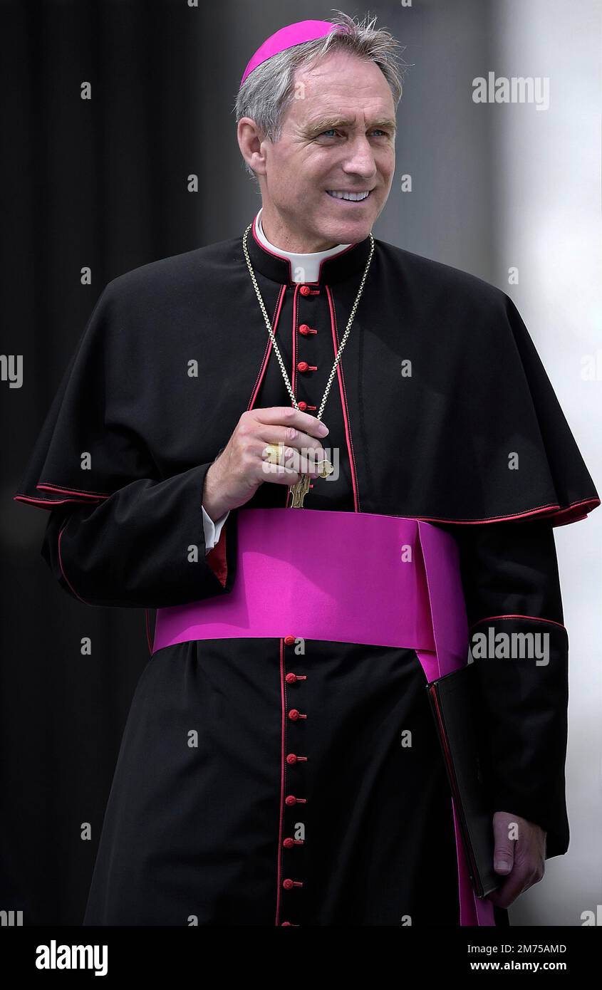 Monsignor georg ganswein hi-res stock photography and images - Alamy