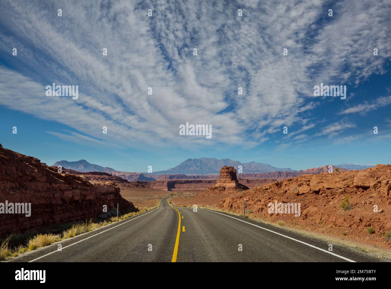 Road in the prairie country. Deserted natural travel background Stock ...