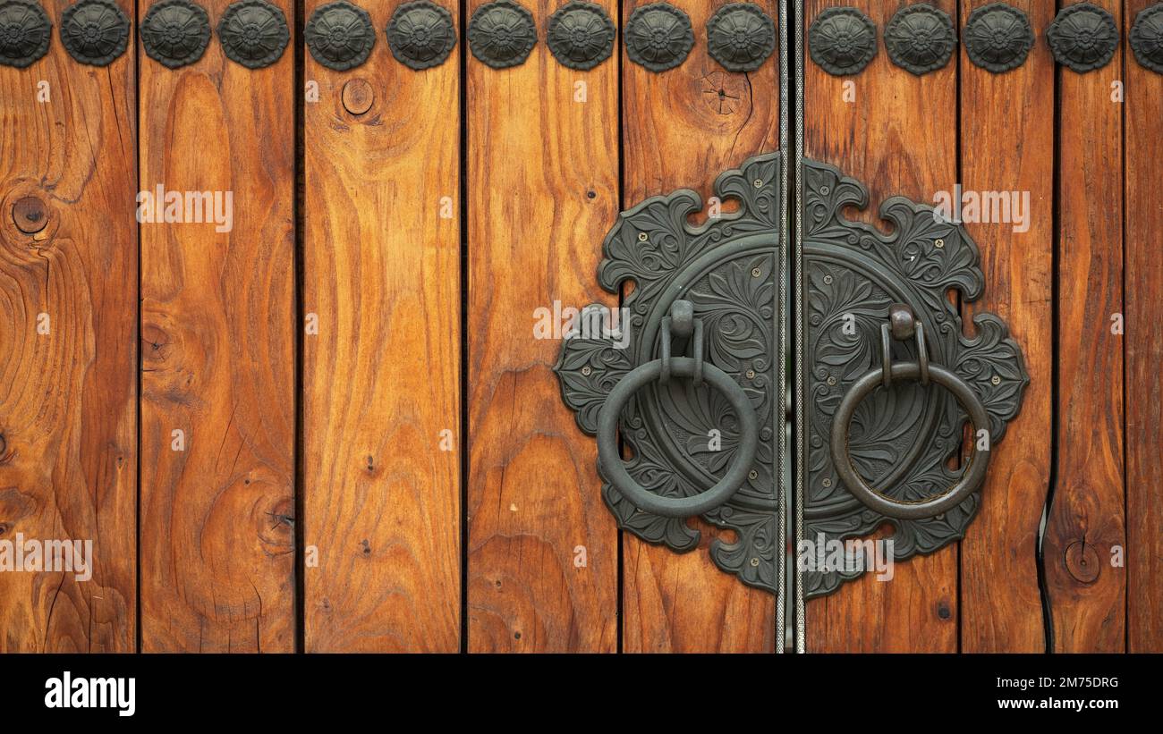 Korean traditional gate, old gate Stock Photo - Alamy