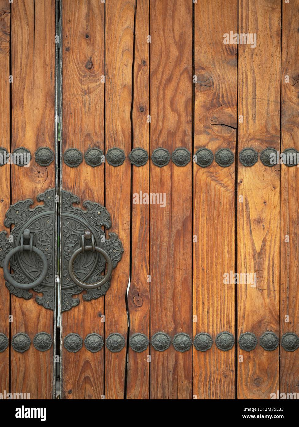 Korean traditional gate, old gate Stock Photo - Alamy