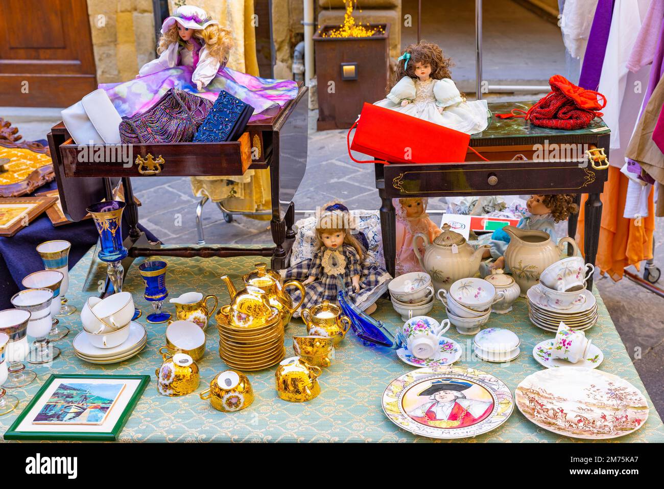 Arezzo antiques hi-res stock photography and images - Alamy