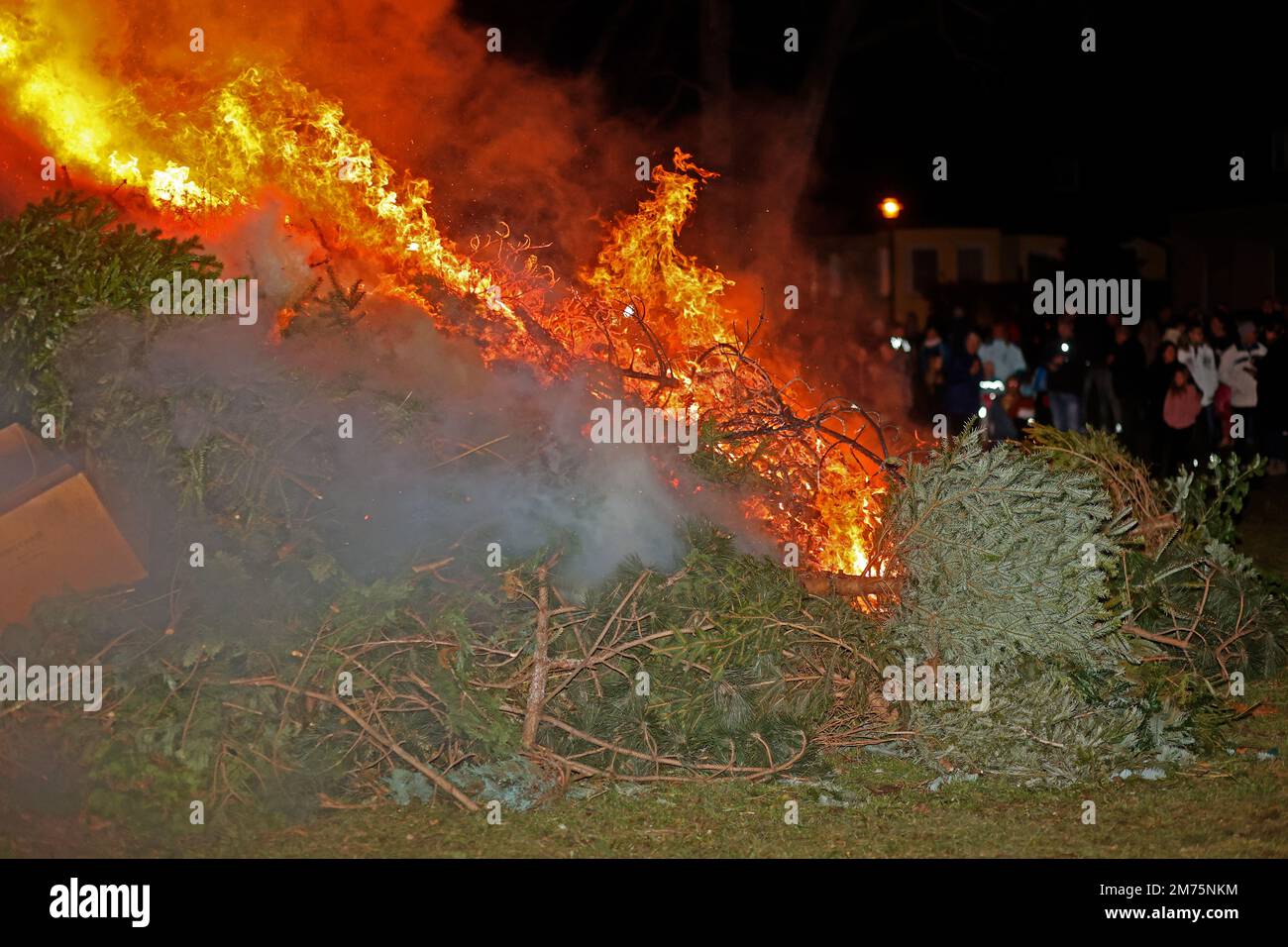 Langenstein, Germany. 07th Jan, 2023. Members of the volunteer fire ...
