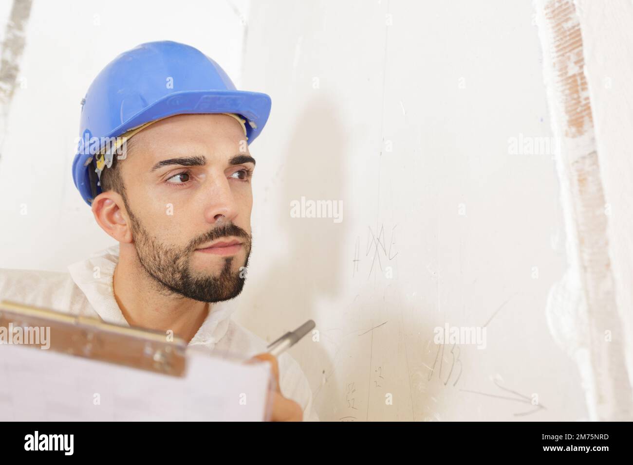 a portrait of male builder Stock Photo - Alamy