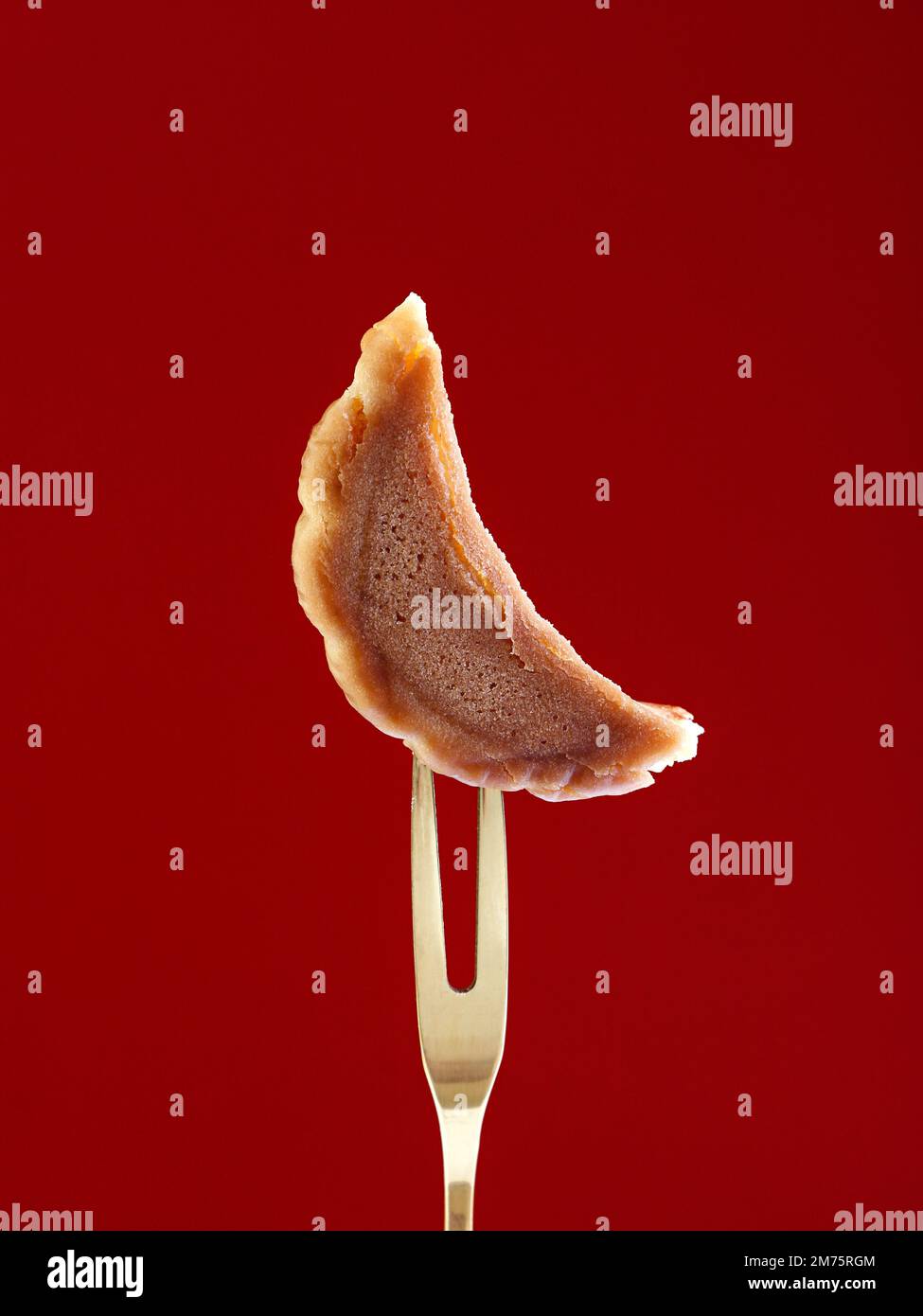 Maroon wallpaper hi-res stock photography and images - Alamy