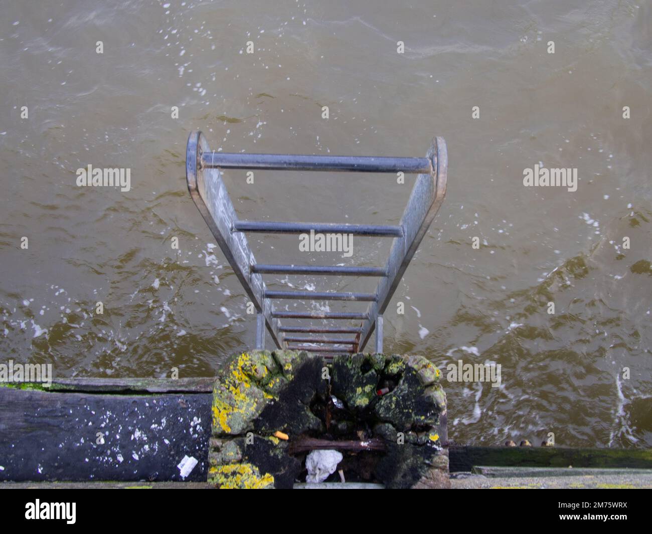 Metal ladder steps hi-res stock photography and images - Alamy
