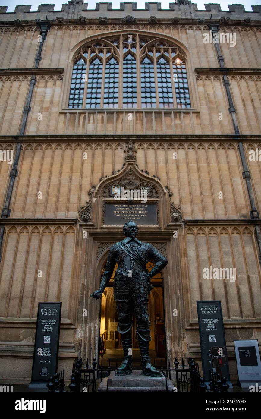 Bronze statue William Herbert Earl of Pembroke at the Bodleian Library ...