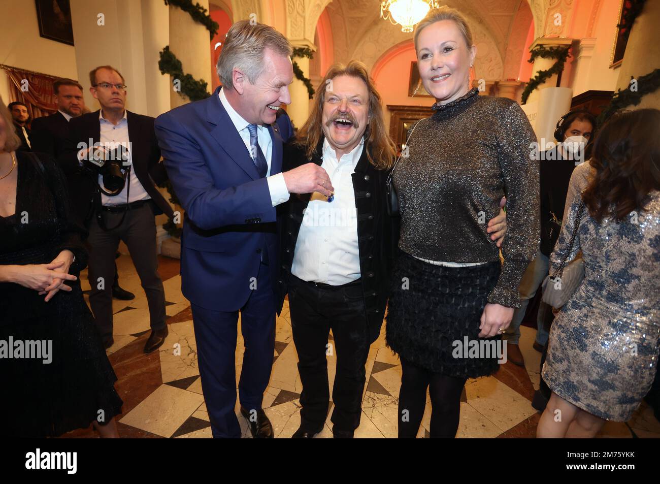 Munich, Germany. 07th Jan, 2023. Christian Wulff and Bettina Wulf stand ...