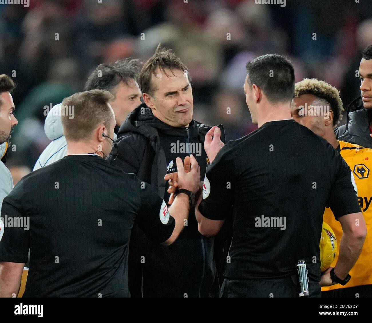 Julen Lopetegui manager of Wolverhampton Wanderers speaks with Referee ...