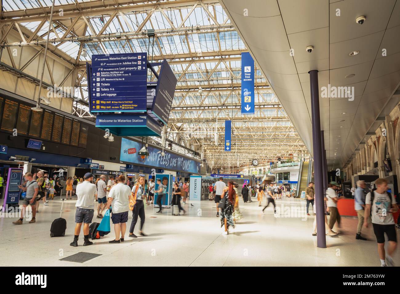 London waterloo station architecture hi-res stock photography and ...