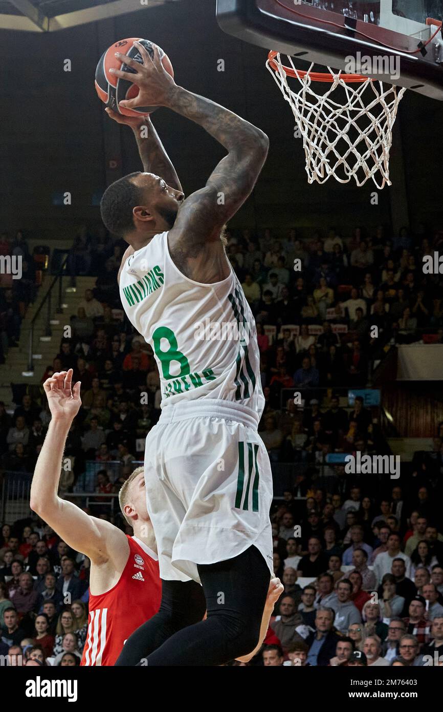 Derrick Williams Contract