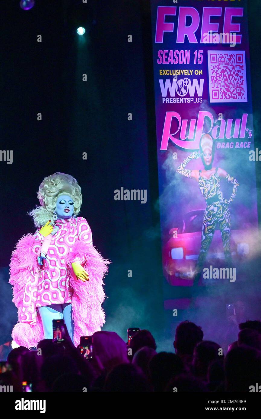 Drag queen corazon hi-res stock photography and images - Alamy