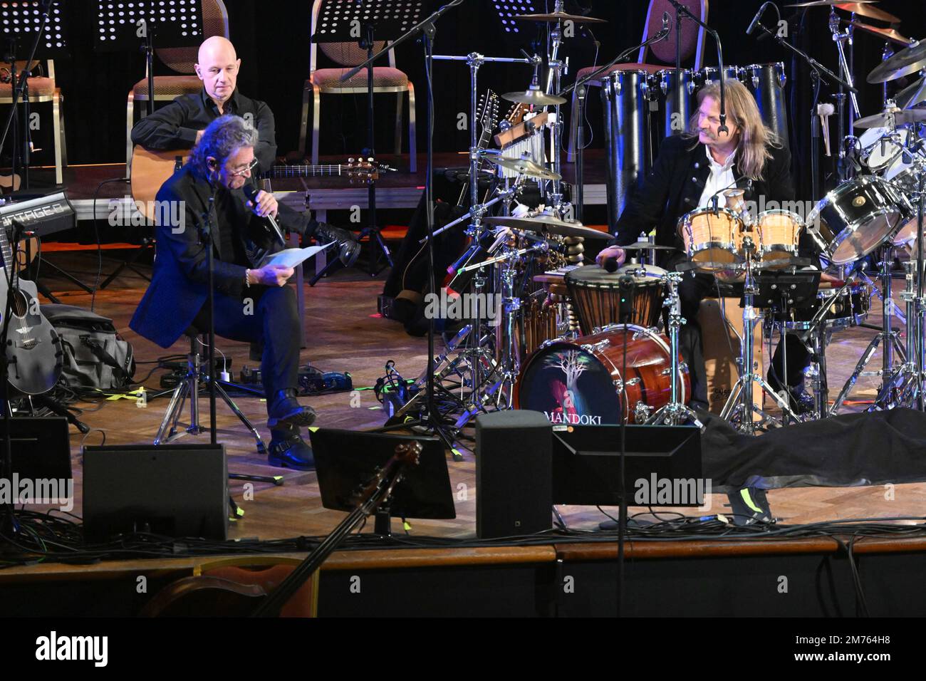Munich, Germany. 07th Jan, 2023. Singer Peter Maffay (l) and Leslie ...