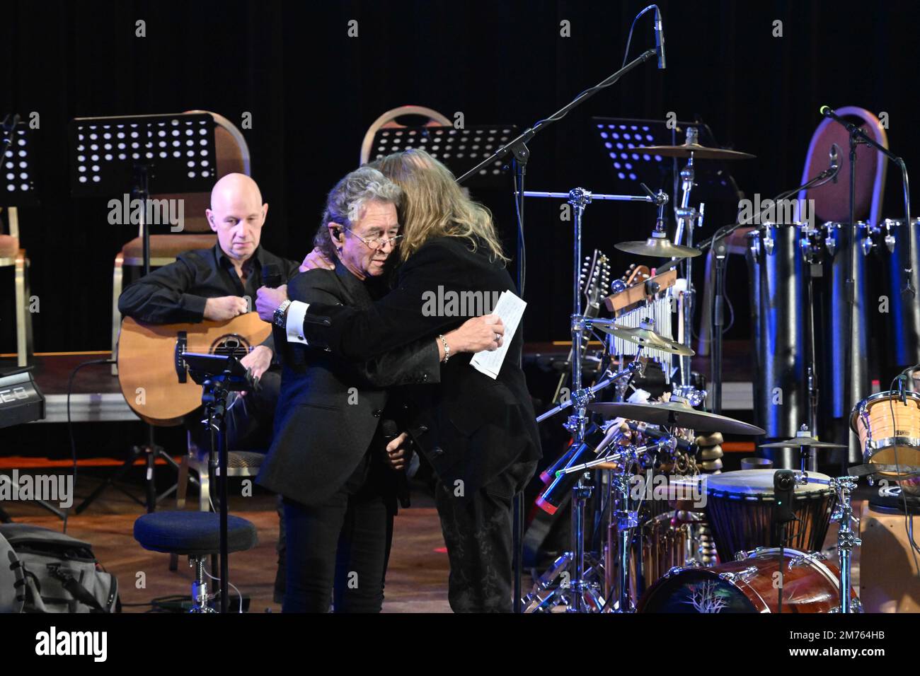 Munich, Germany. 07th Jan, 2023. Singer Peter Maffay (l) and Leslie ...