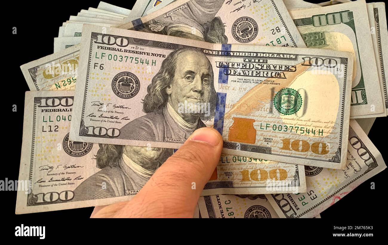Pile of 1000 dollar bills hi-res stock photography and images - Alamy