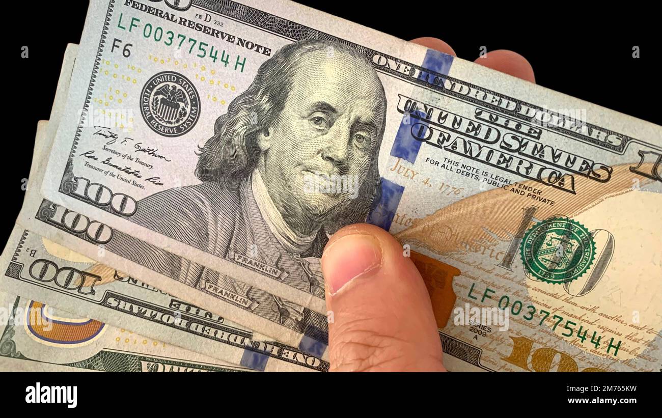 Pile of 1000 dollar bills hi-res stock photography and images - Alamy