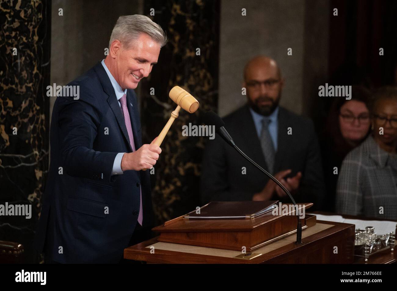 Kevin mccarthy gavel hi-res stock photography and images - Alamy