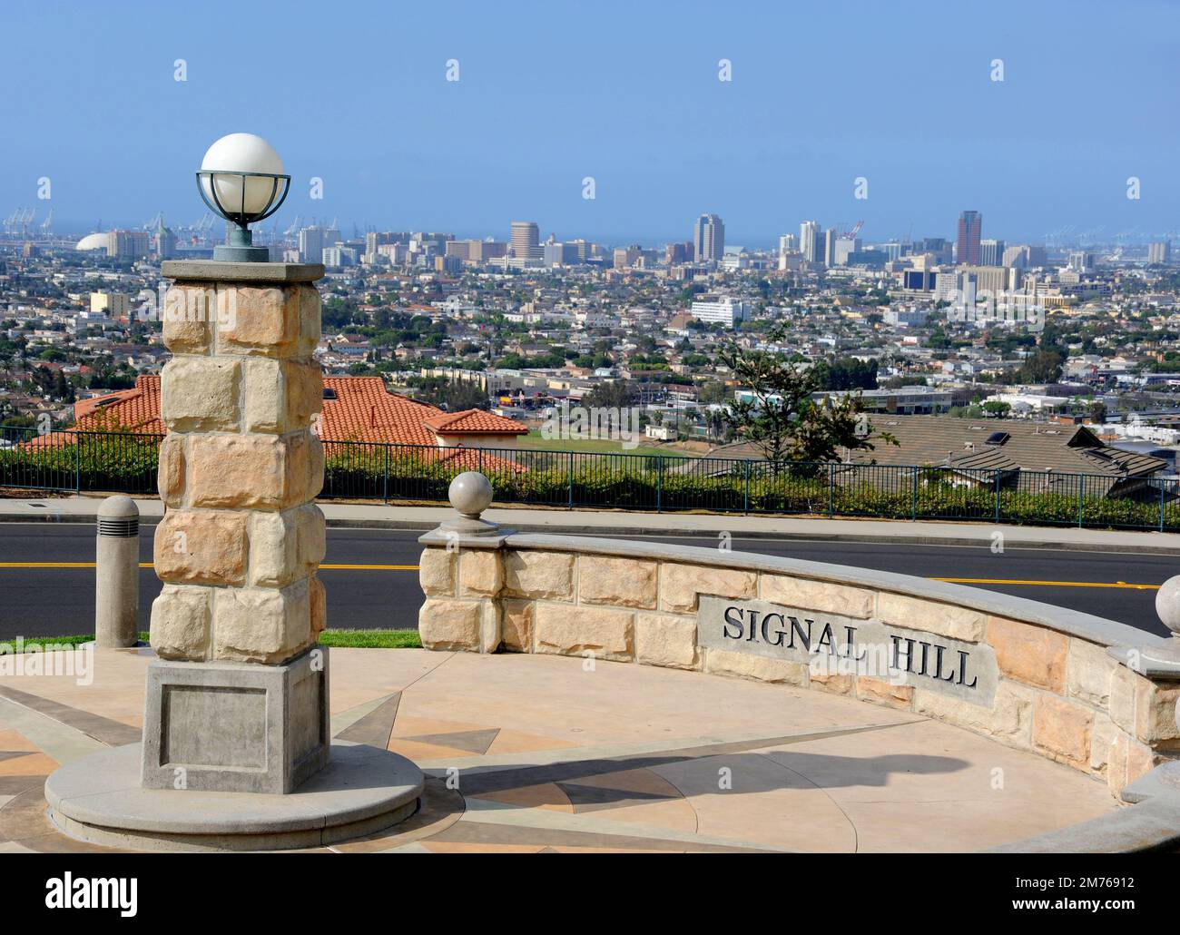 Hilltop park hi-res stock photography and images - Alamy