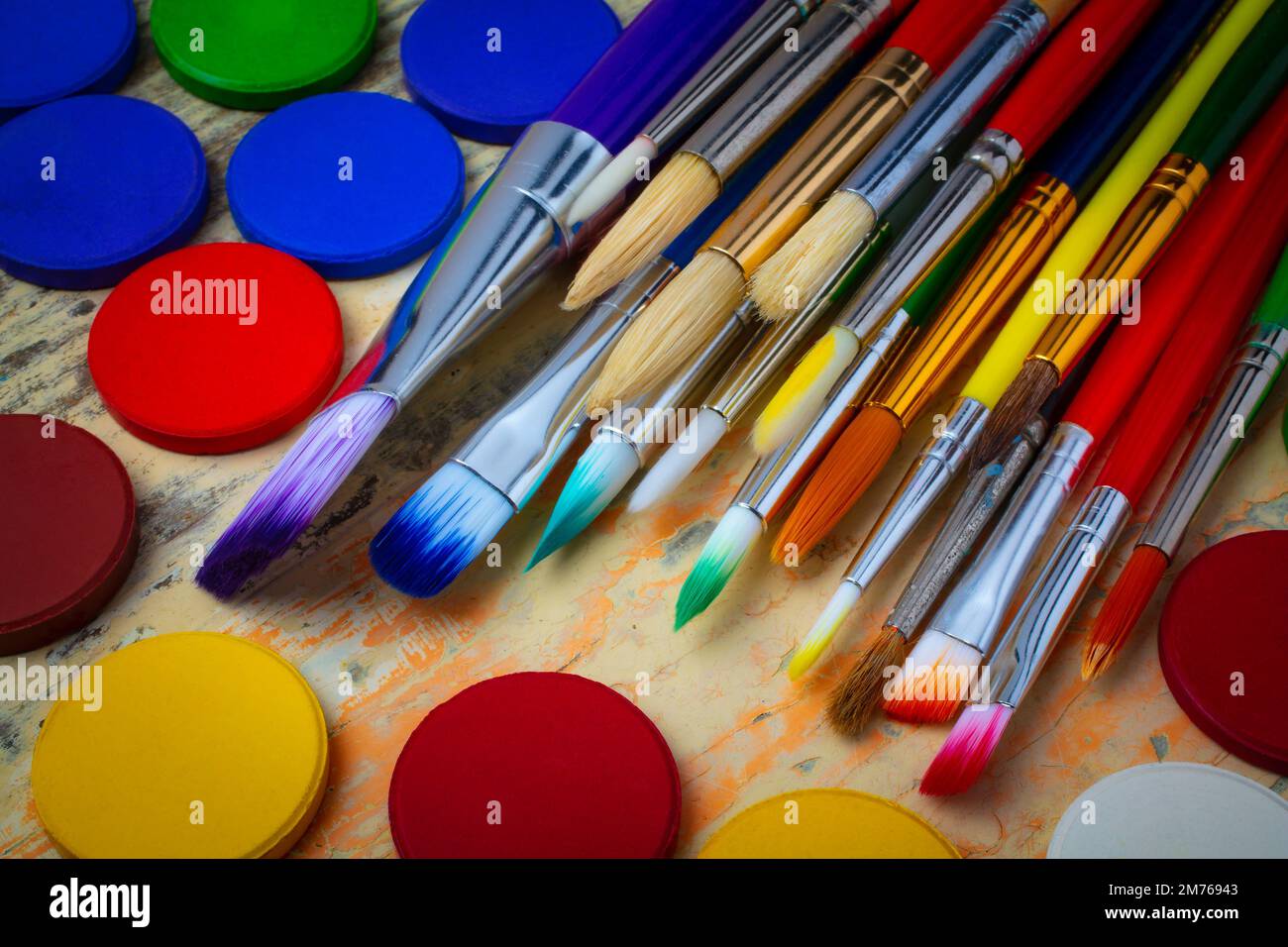 Images of brushes and paints hi-res stock photography and images - Alamy