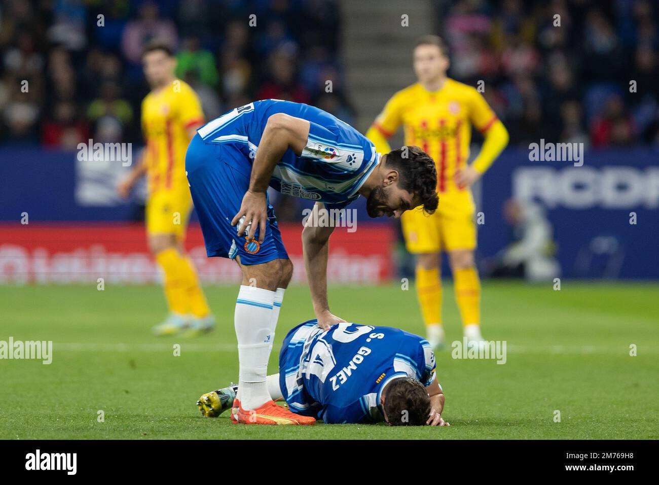 Sergi Gomez of RCD Espanyol and Leandro Cabrera of RCD Espanyol during ...