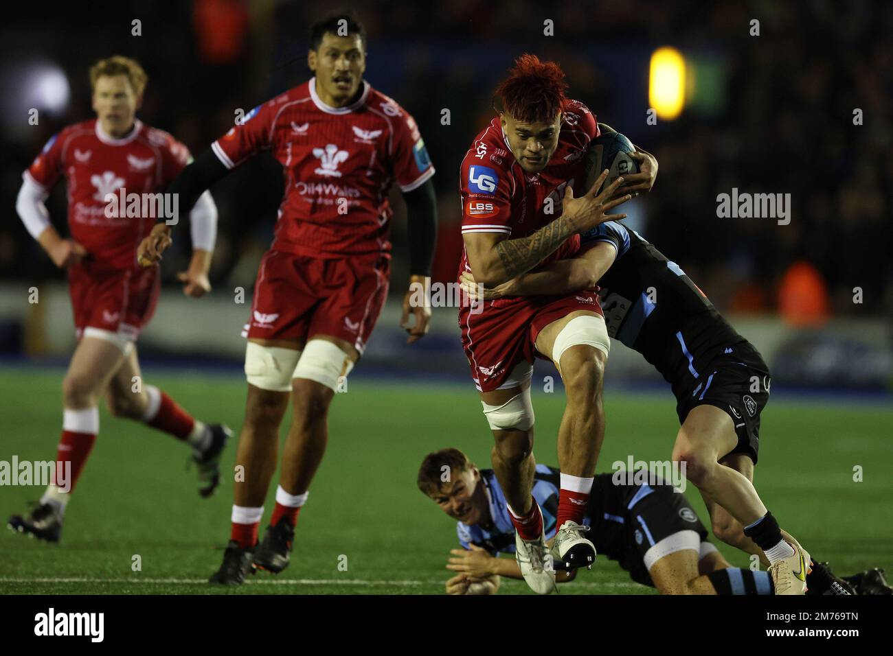 Cardiff, UK. 07th Jan, 2023. Vaea Fifita of Scarlets makes a break ...