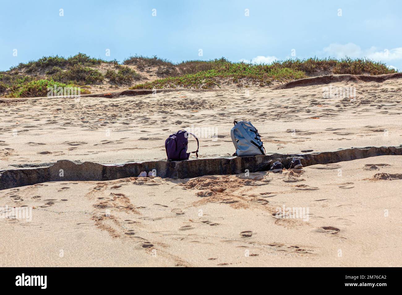 Tourist backpacks on the beach . Travel on the seaside Stock Photo - Alamy