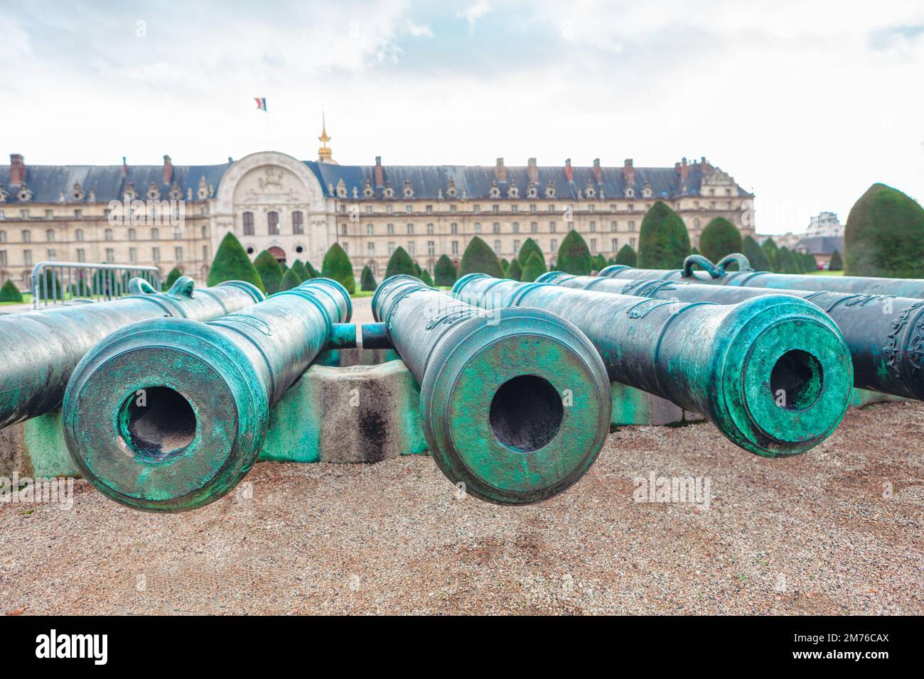 Paris invalides cannon artillery hi-res stock photography and images ...