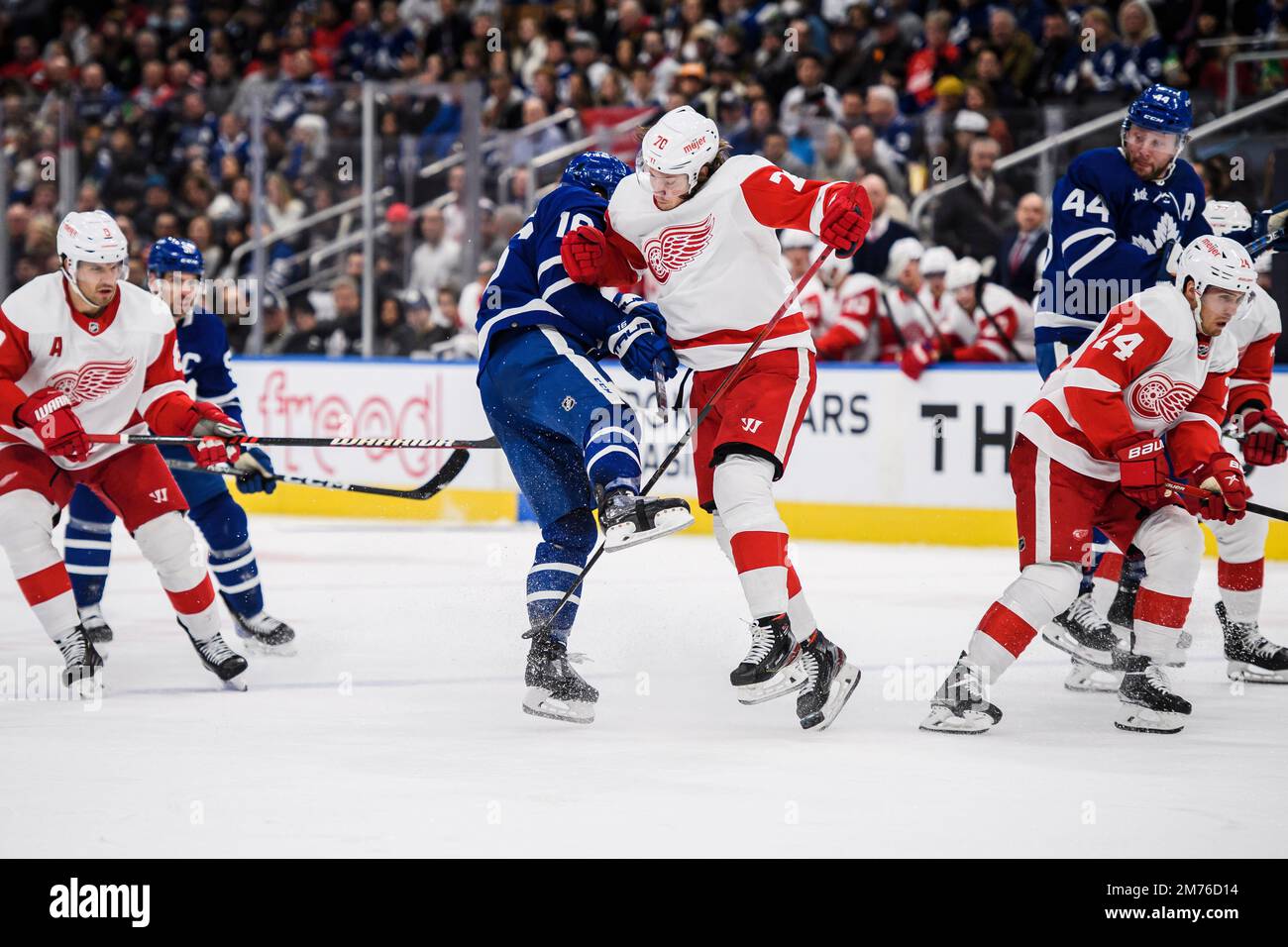 Toronto Maple Leafs right wing Mitchell Marner (16) and Detroit Red ...