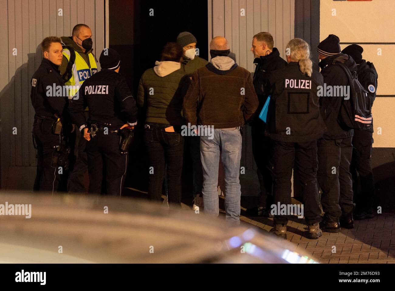 Castrop Rauxel, Germany. 08th Jan, 2023. Police officers stand in front of the entrance to the ...