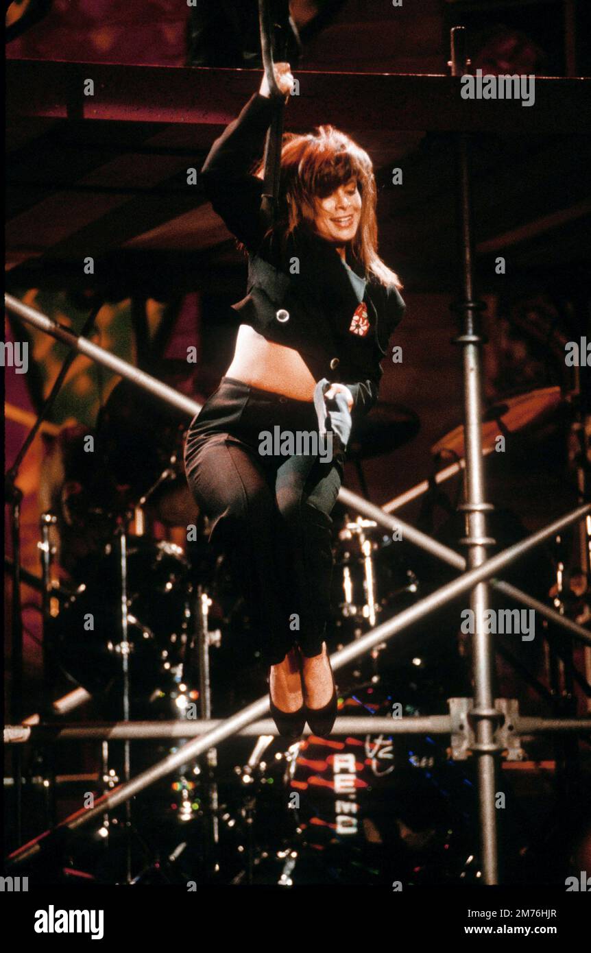 Paula Abdul performing on a TV show in 1989 Credit: Ron Wolfson ...