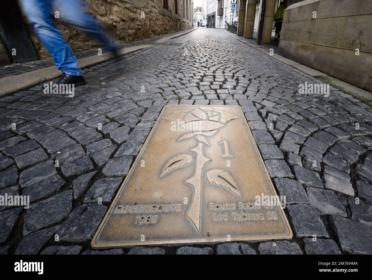 Hildesheim, Germany. 05th Jan, 2023. A rose marks the Hildesheim Rose ...