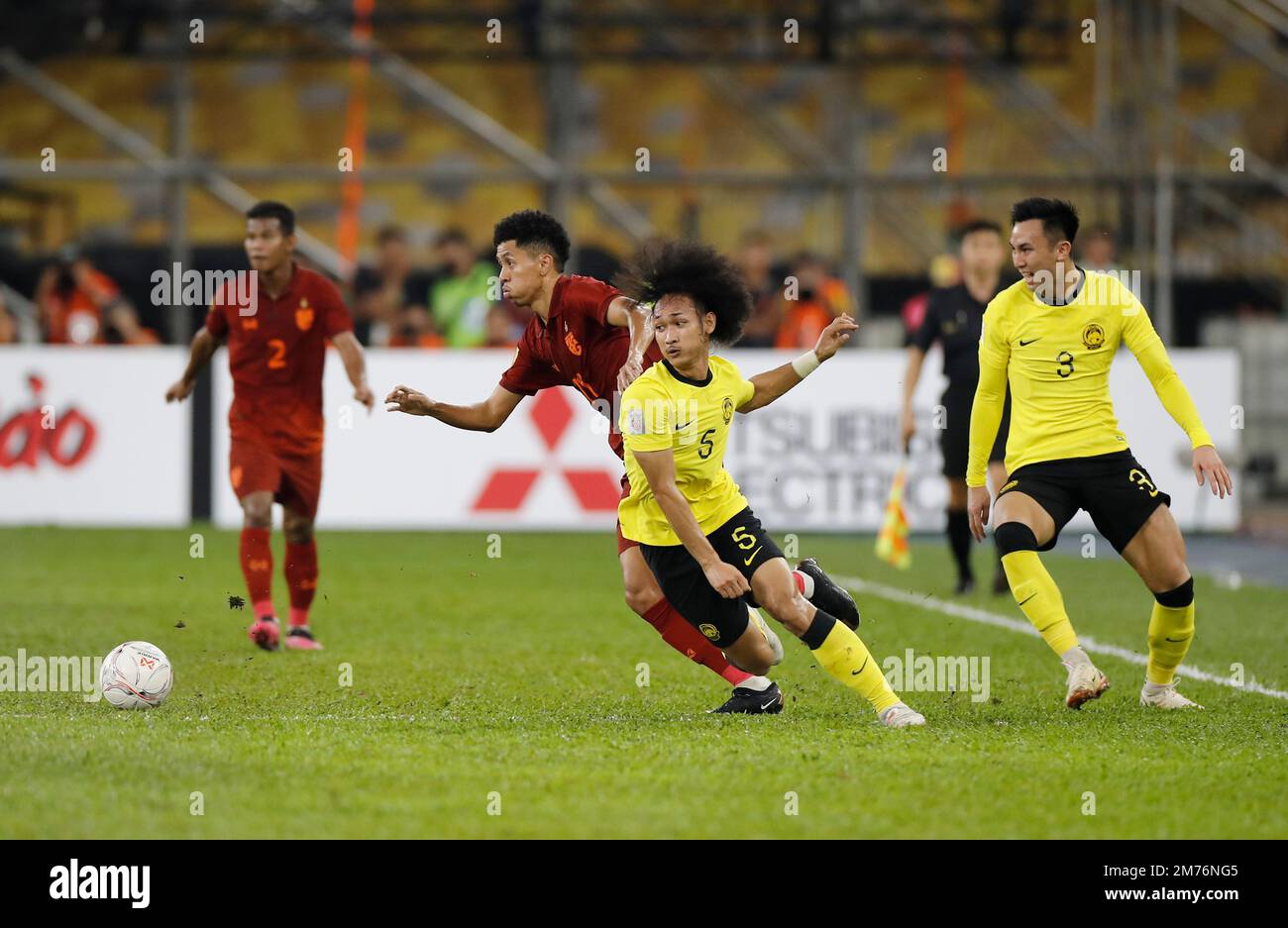 Bordin Phala of Thailand (L) and Sharul Nazeem Bin Zulpakar (C ...