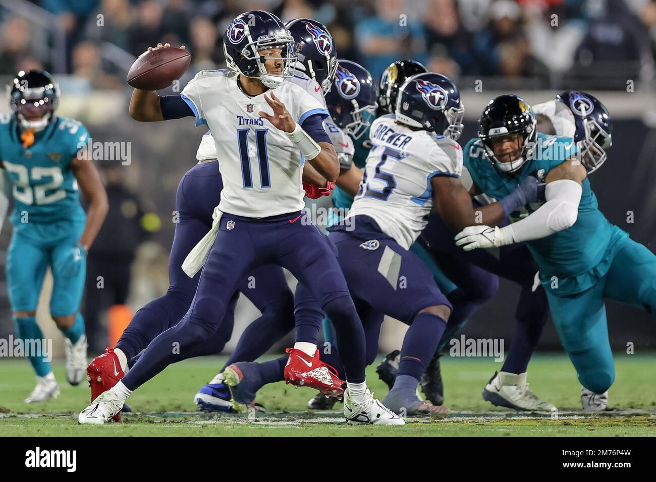 Quarterback joshua dobbs 11 hi-res stock photography and images - Alamy