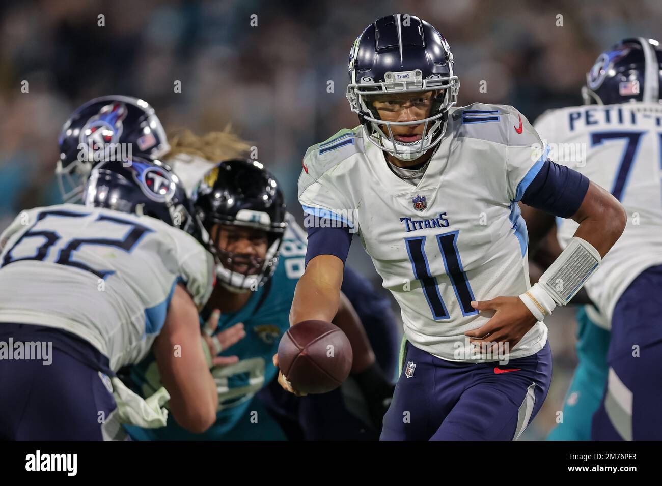 Quarterback joshua dobbs 11 hi-res stock photography and images - Alamy