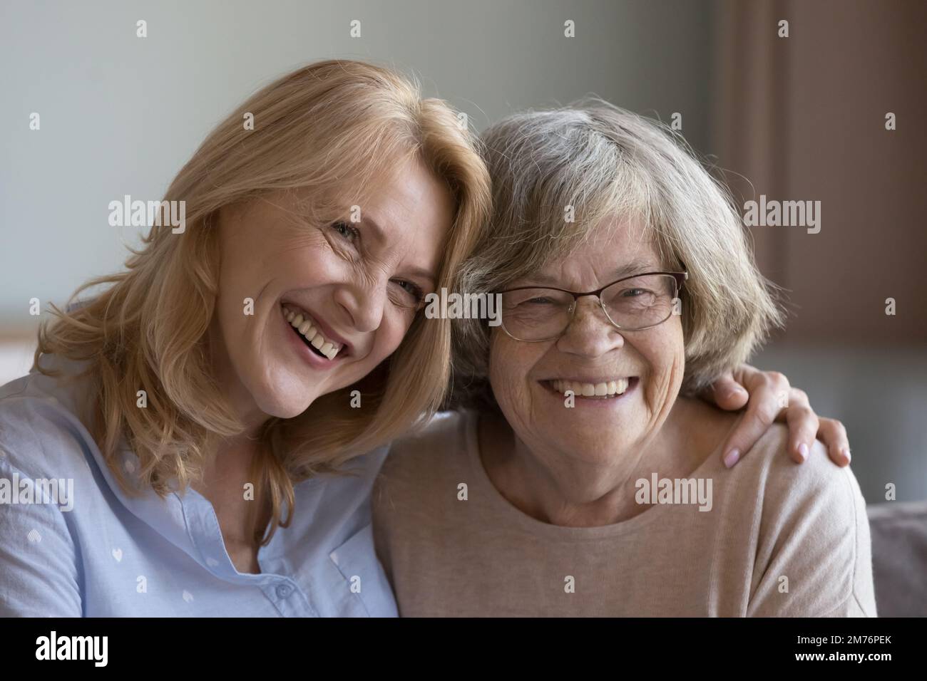 People in glasses hugging hi-res stock photography and images - Alamy