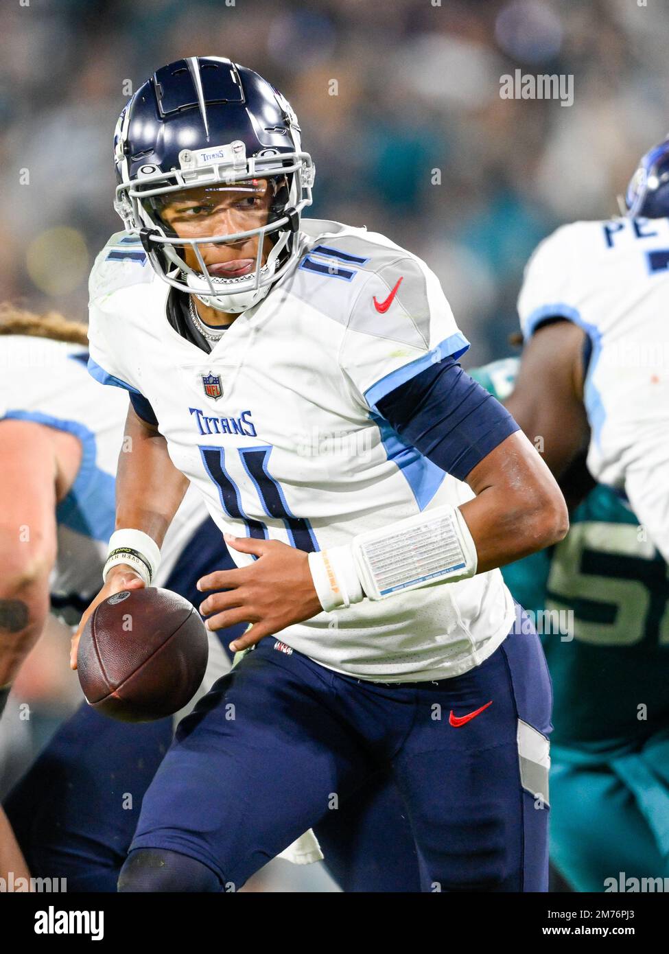 Quarterback joshua dobbs 11 hi-res stock photography and images - Alamy