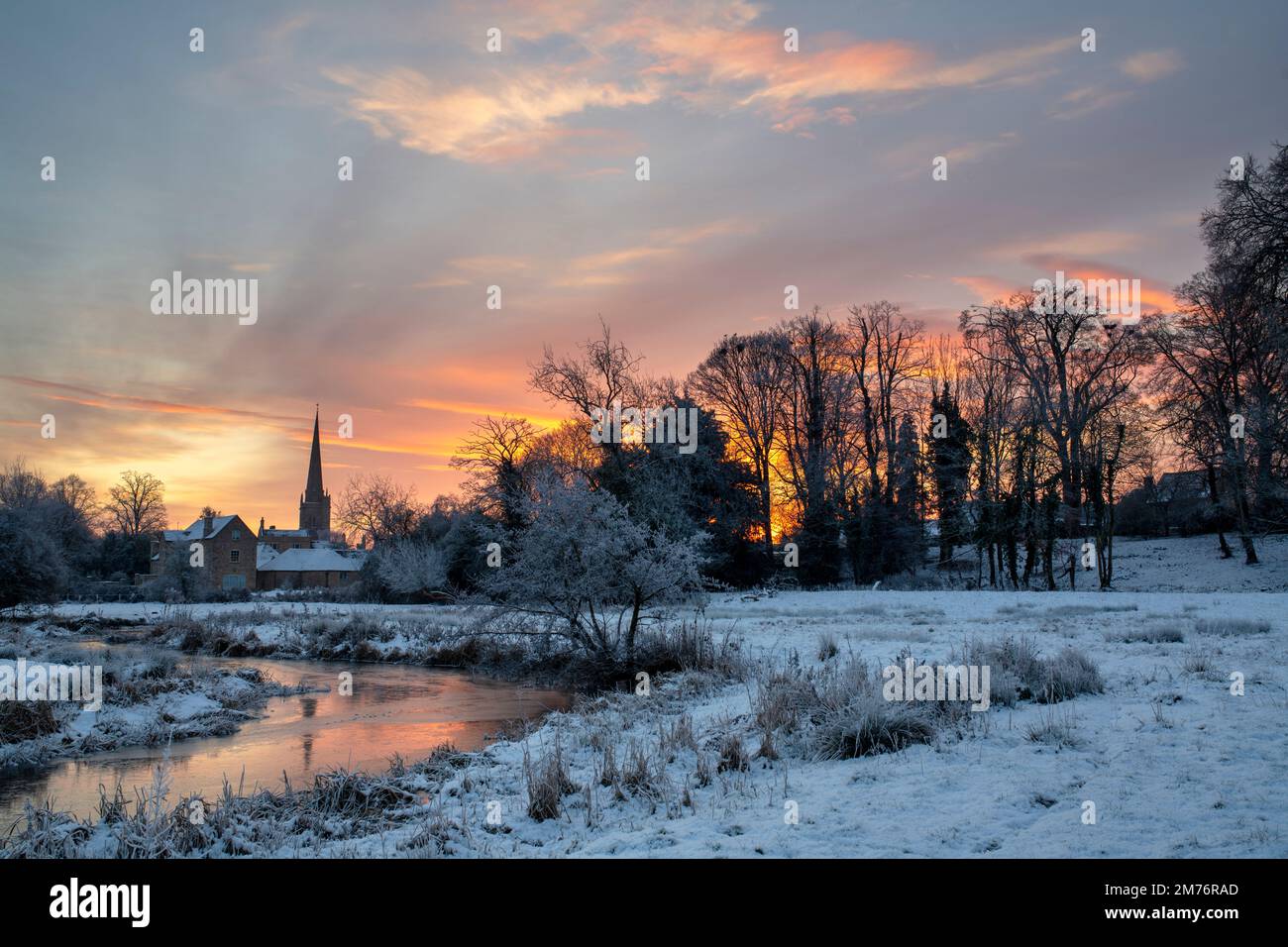 Burford and the river windrush in the December Snow. Burford, Cotswolds ...