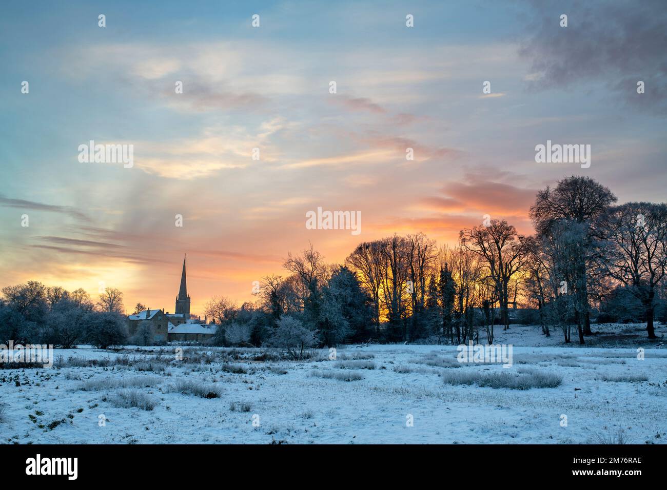Burford and the river windrush in the December Snow. Burford, Cotswolds ...