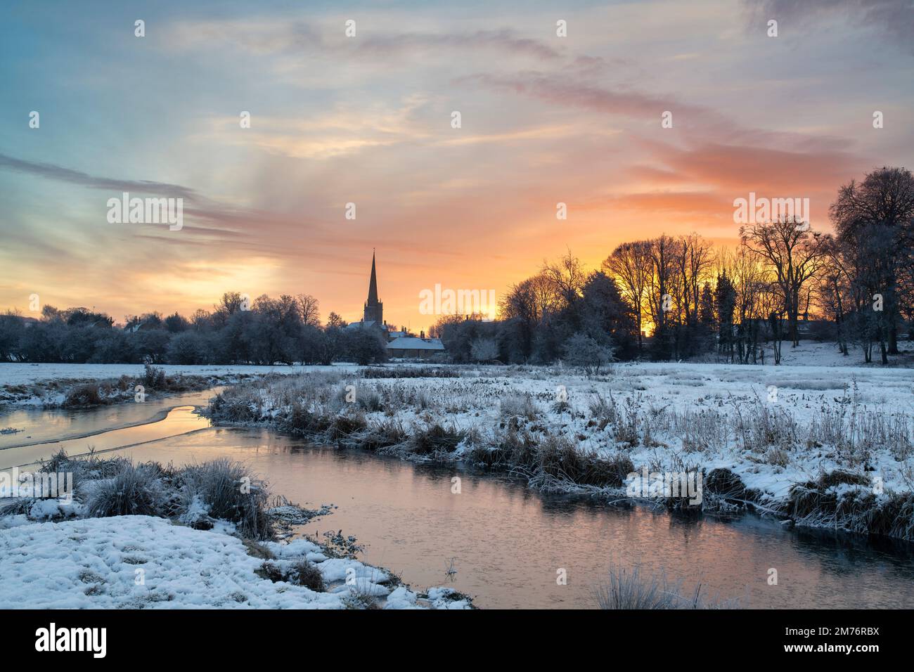 Burford and the river windrush in the December Snow. Burford, Cotswolds ...