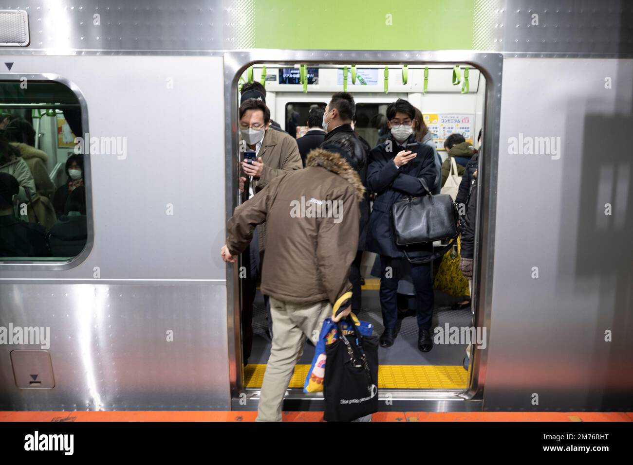 Tokyo, Japan. 6th Jan, 2023. Commuters traveling on the JR East ...