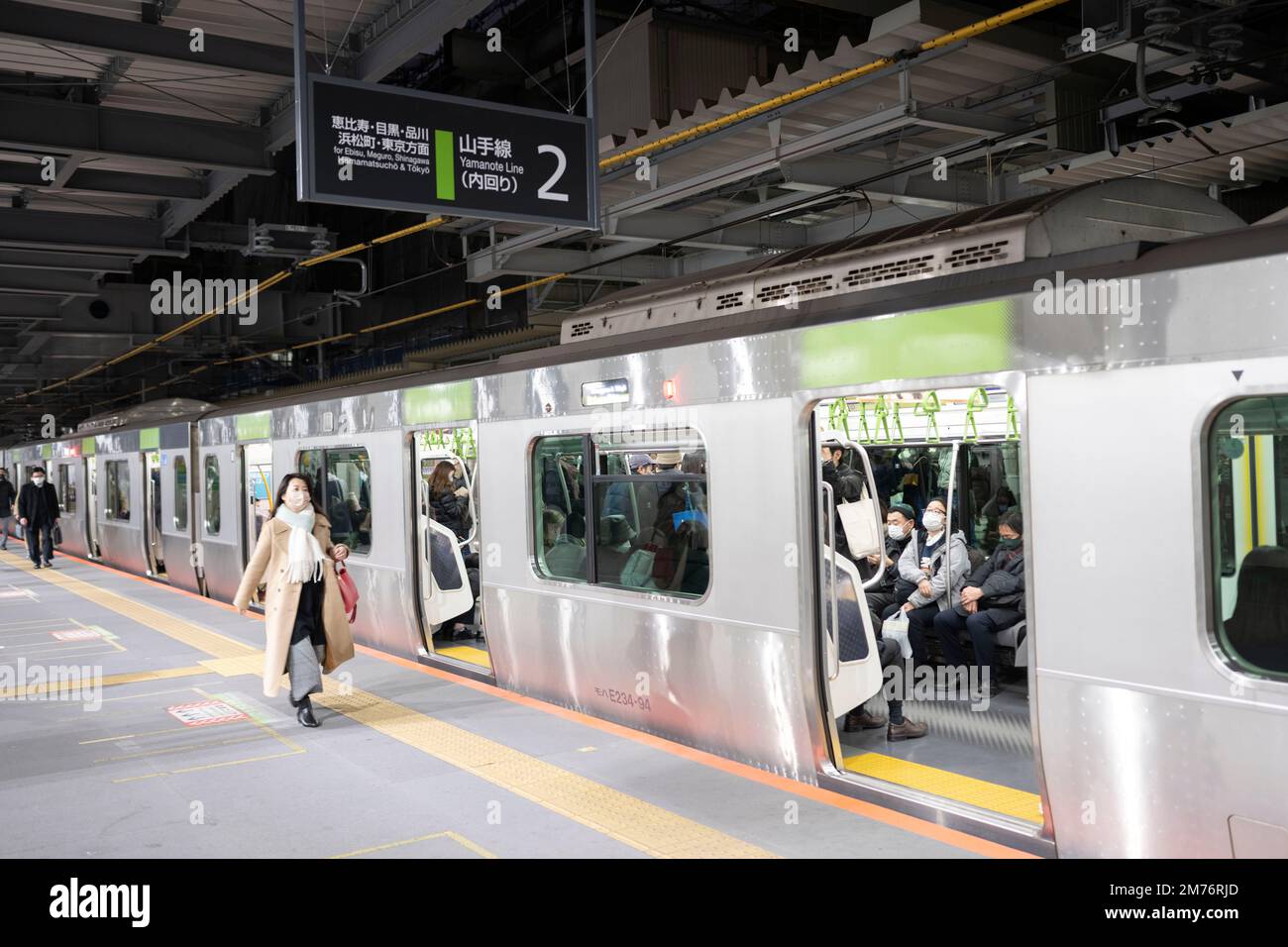 Tokyo, Japan. 6th Jan, 2023. Commuters traveling on the JR East ...