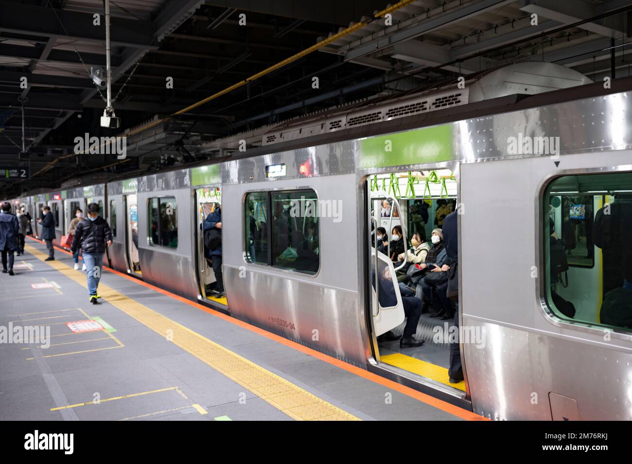 Tokyo, Japan. 6th Jan, 2023. Commuters traveling on the JR East ...
