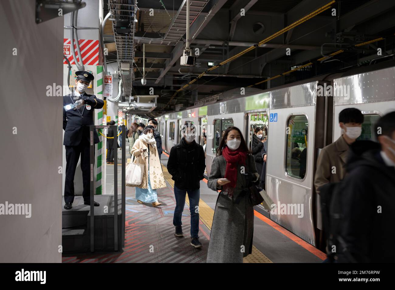 Tokyo, Japan. 6th Jan, 2023. Commuters traveling on the JR East ...