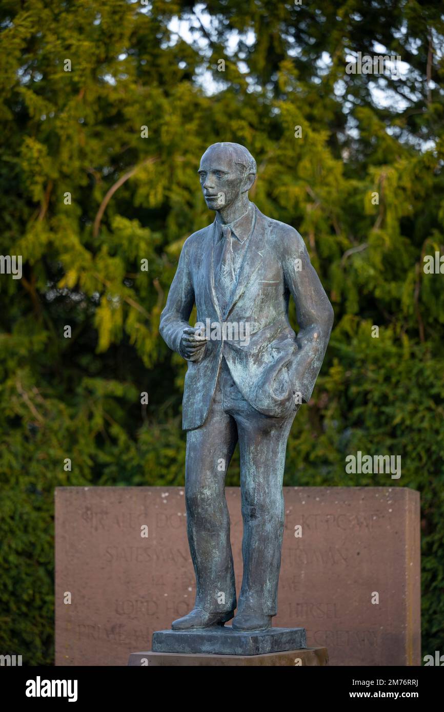 Pictures of the memorial to Sir Alex Douglas-Home (1903-1995) Sir Alec ...