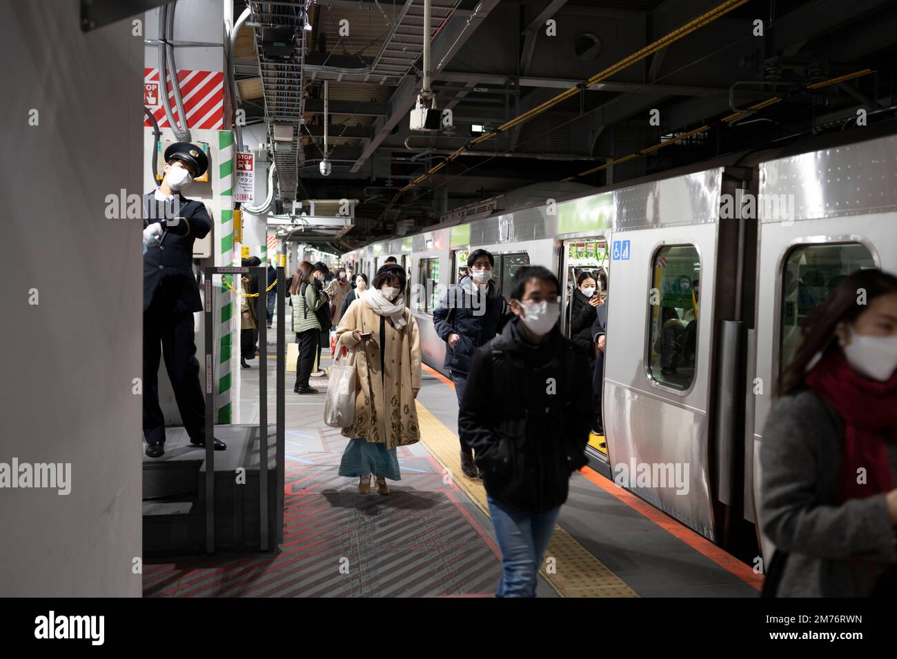 Tokyo, Japan. 6th Jan, 2023. Commuters traveling on the JR East ...