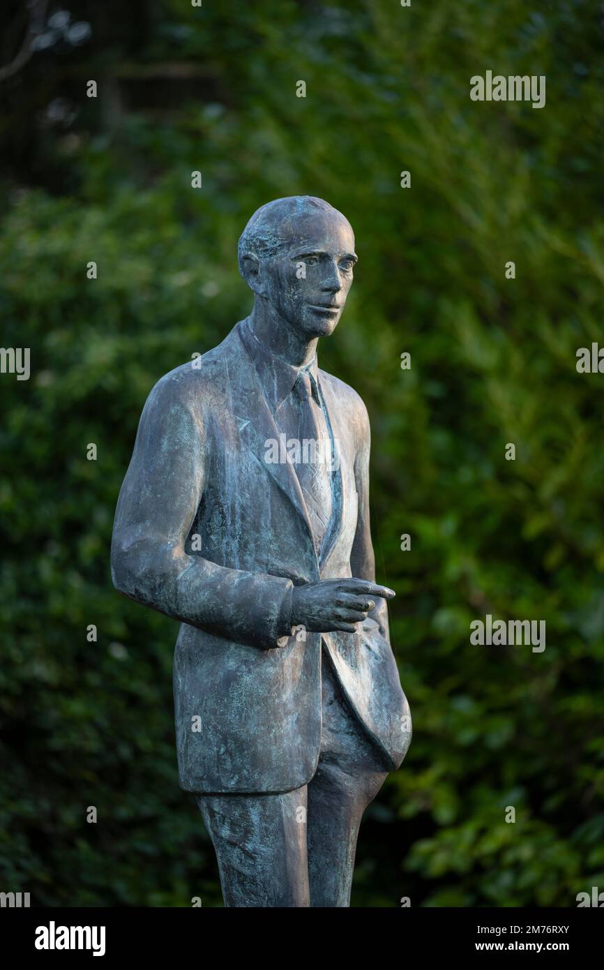 Pictures of the memorial to Sir Alex Douglas-Home (1903-1995) Sir Alec ...