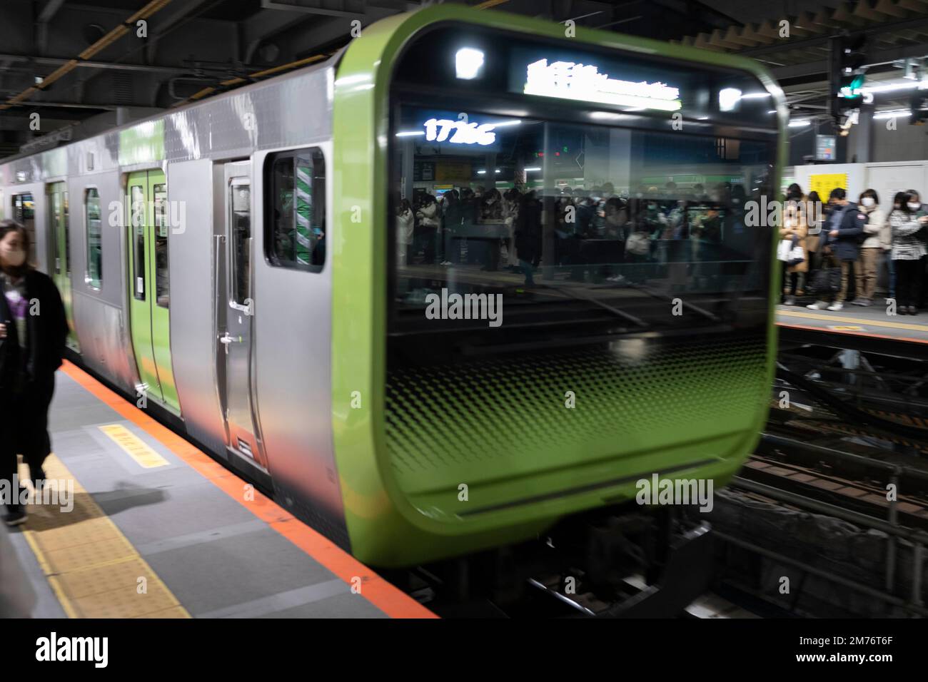 Tokyo, Japan. 6th Jan, 2023. Commuters traveling on the JR East ...