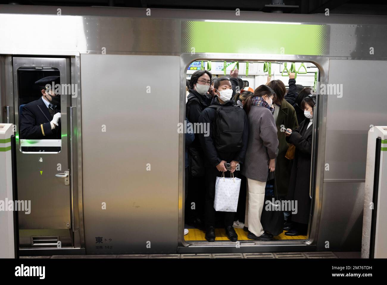 Tokyo, Japan. 6th Jan, 2023. Commuters traveling on the JR East ...